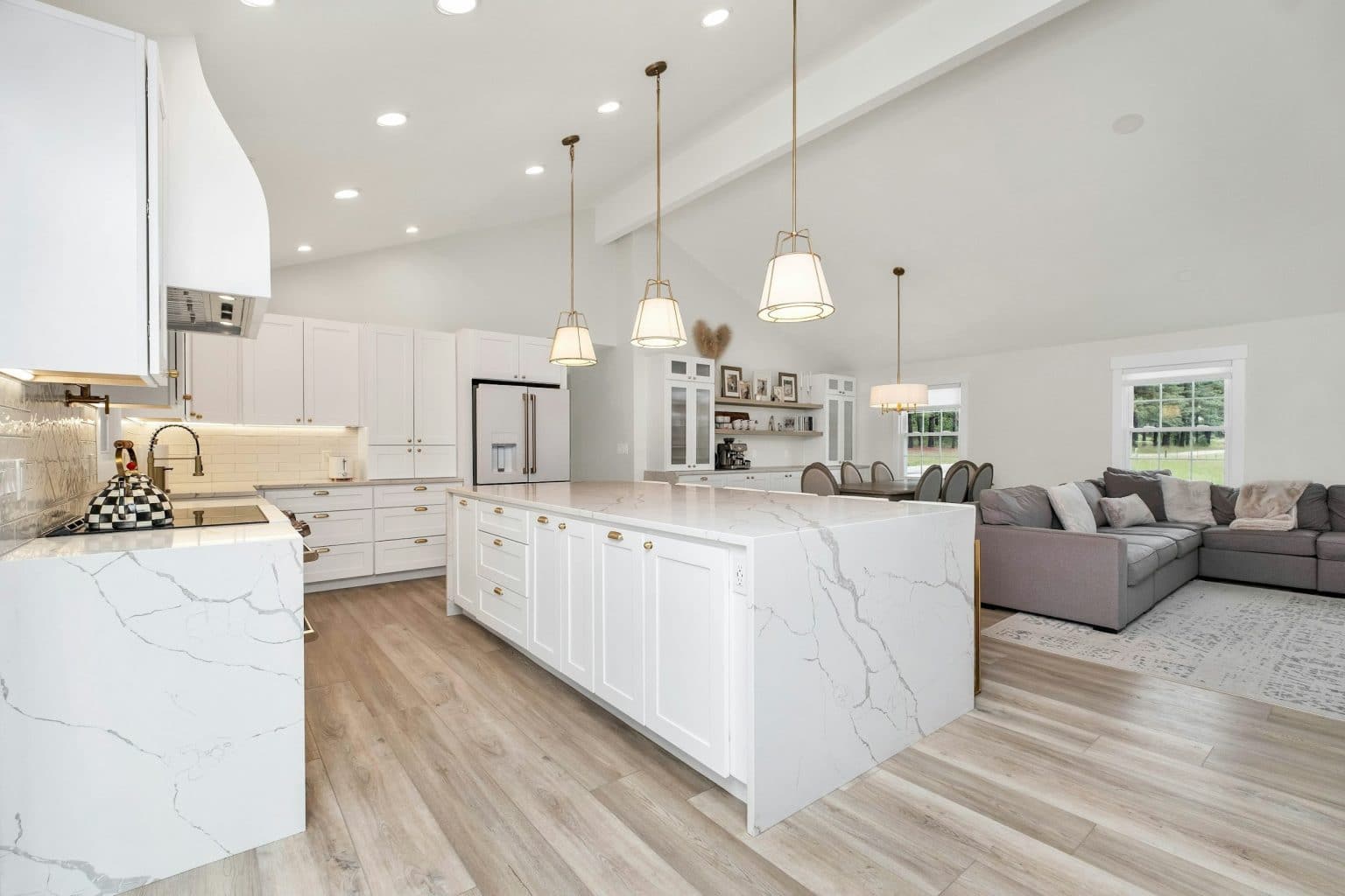 How Do You Clean White Kitchen Cabinets? - Volcano Builders
